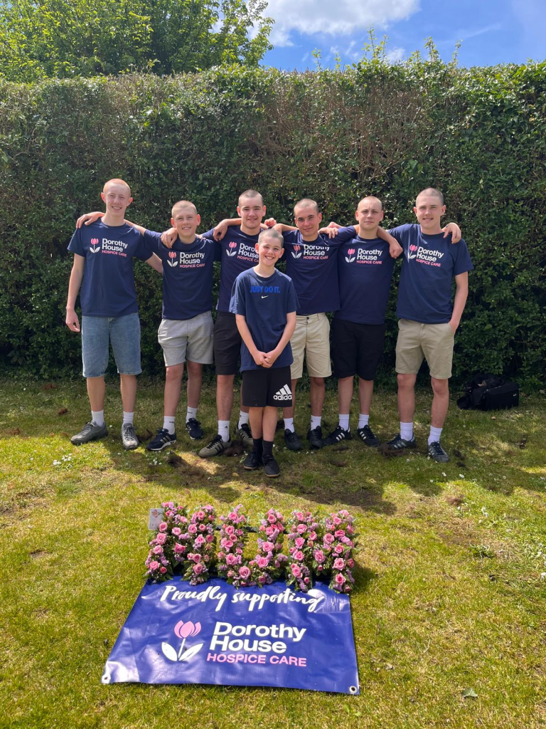 Local teenager raises over £13,000 for Dorothy House in memory of mum ...